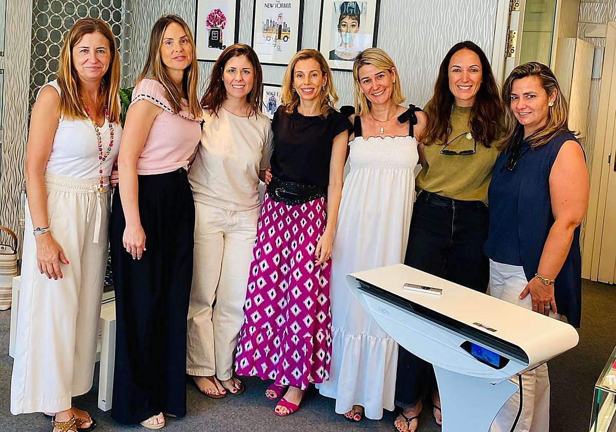 Reunión de amigas para conocer el último avance contra el ...