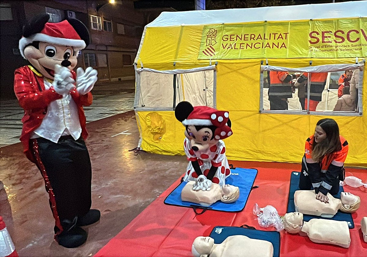Mickey Mouse realiza un taller en la Pobla de Vallbona para que no se ...