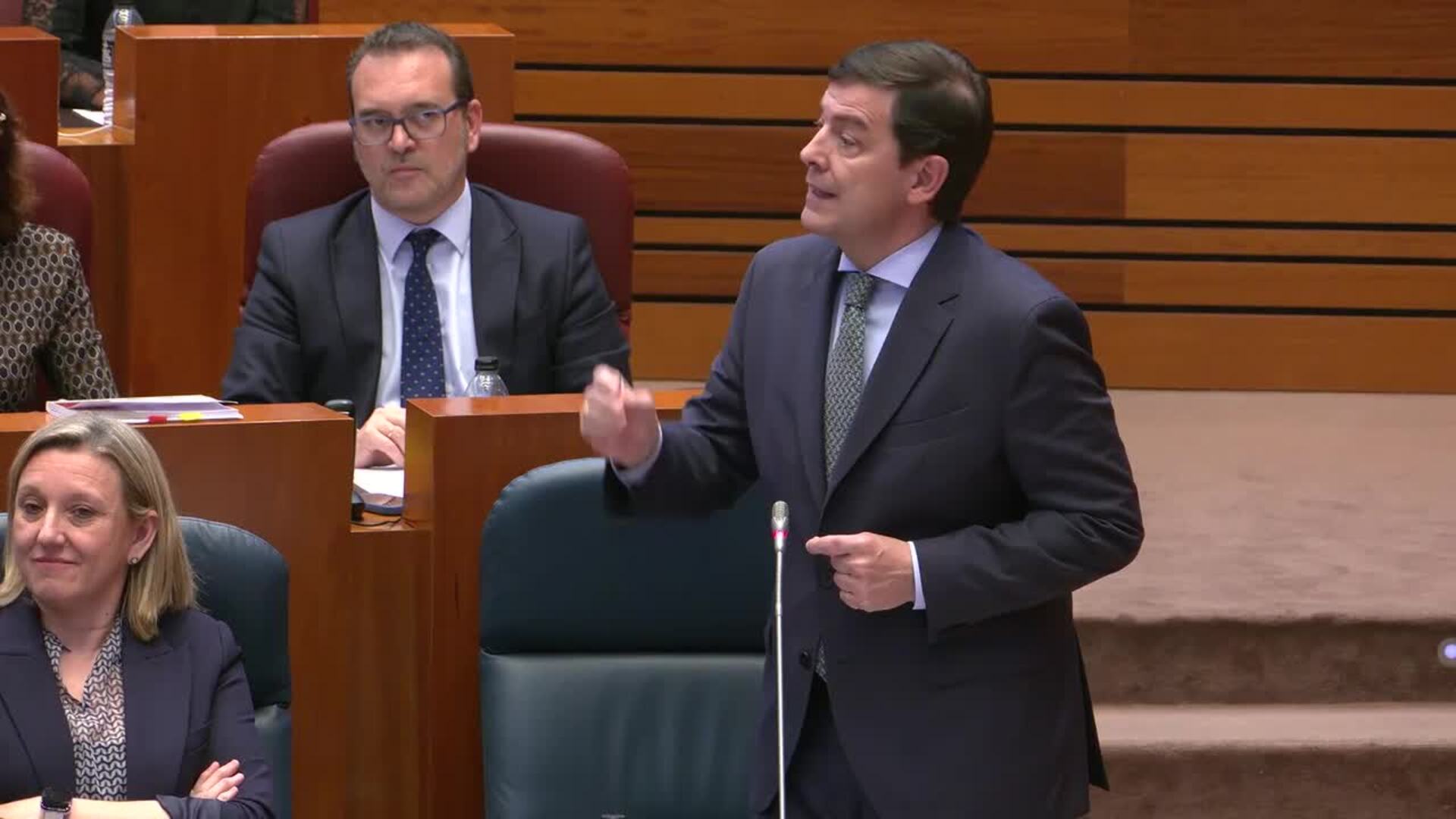 Hierro aclara a Mañueco que Vox no está para mantener los "derechos de ...