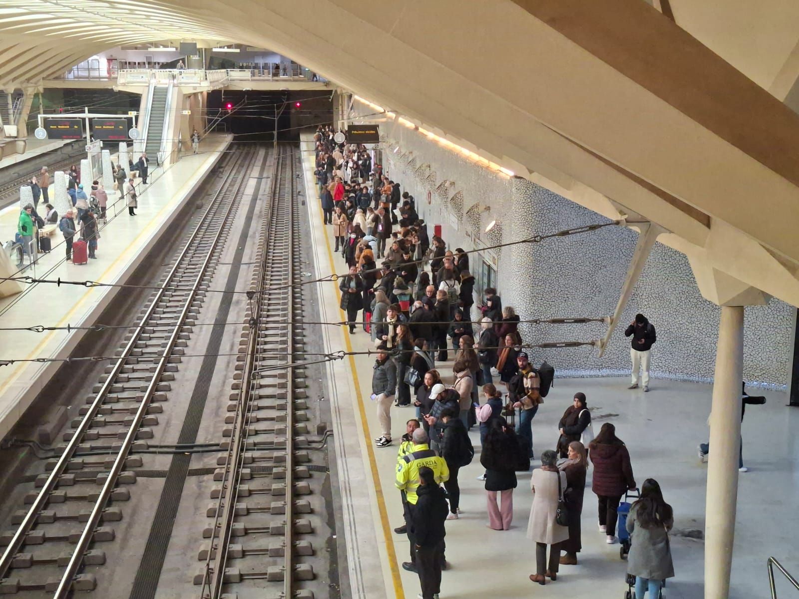 Caos en las estaciones de Metrovalencia este miércoles | Las Provincias