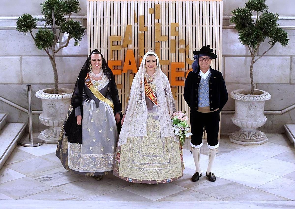 El traje de María José Catalá con historia familiar para la Ofrenda de ...
