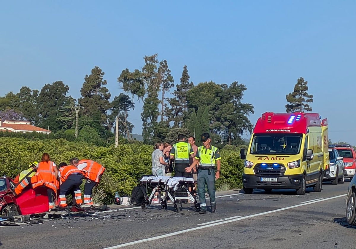 Varios heridos en un choque entre dos vehículos en la carretera de ...