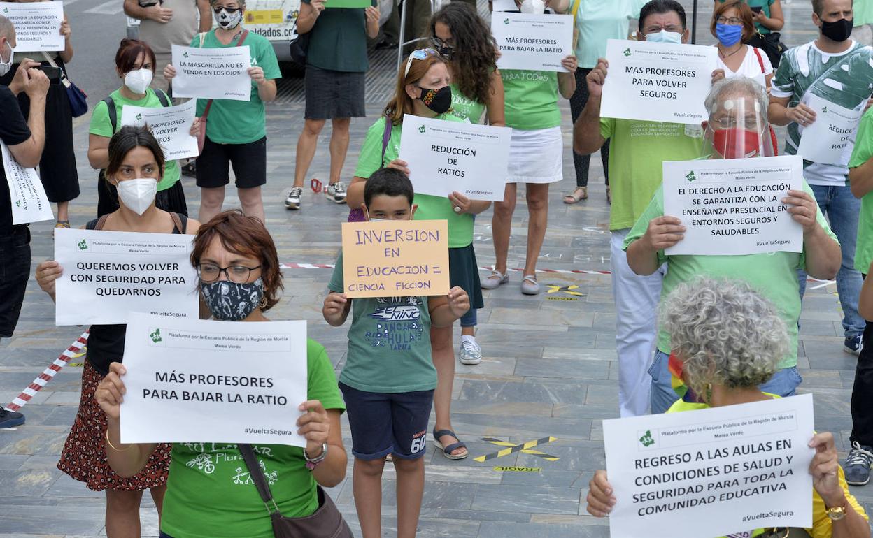 Las Mareas Verde y Blanca se unen para exigir a la Comunidad que «deje ...