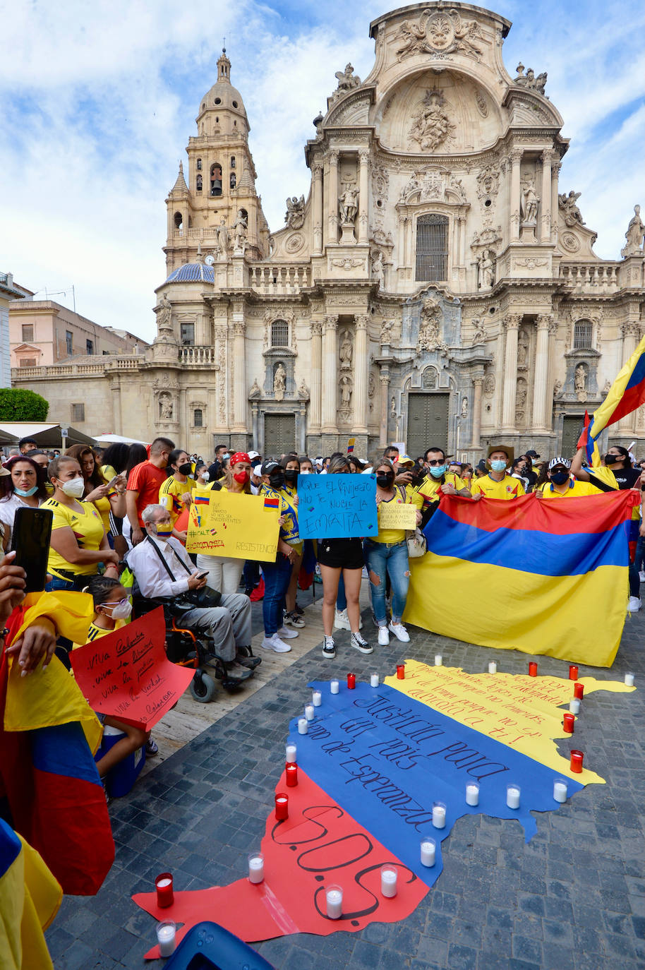 Fotos: SOS por Colombia en la plaza de la Catedral de Murcia | La Verdad