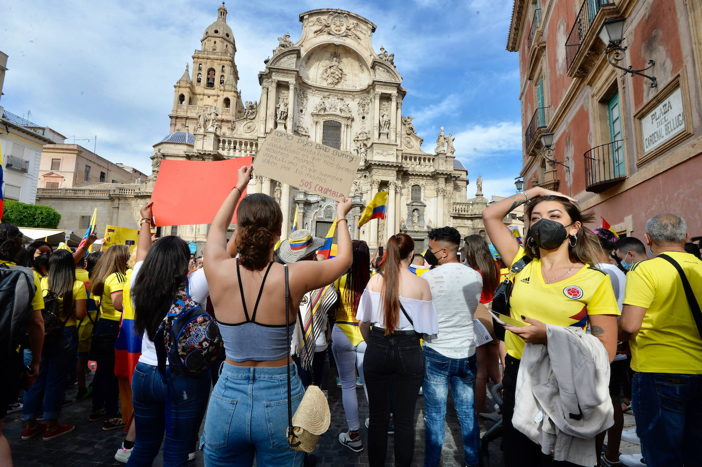 Fotos: SOS por Colombia en la plaza de la Catedral de Murcia | La Verdad