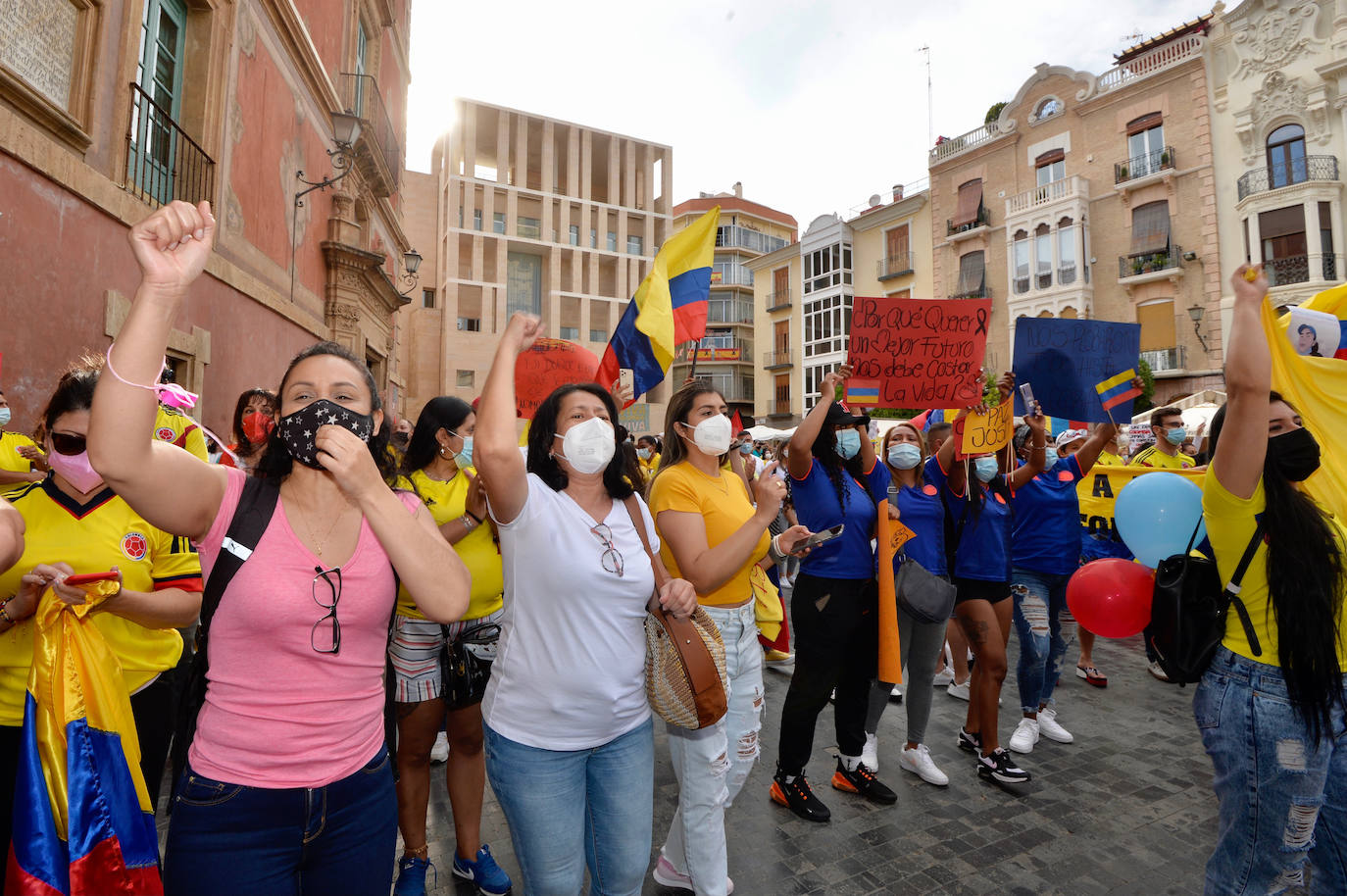 Fotos: SOS por Colombia en la plaza de la Catedral de Murcia | La Verdad