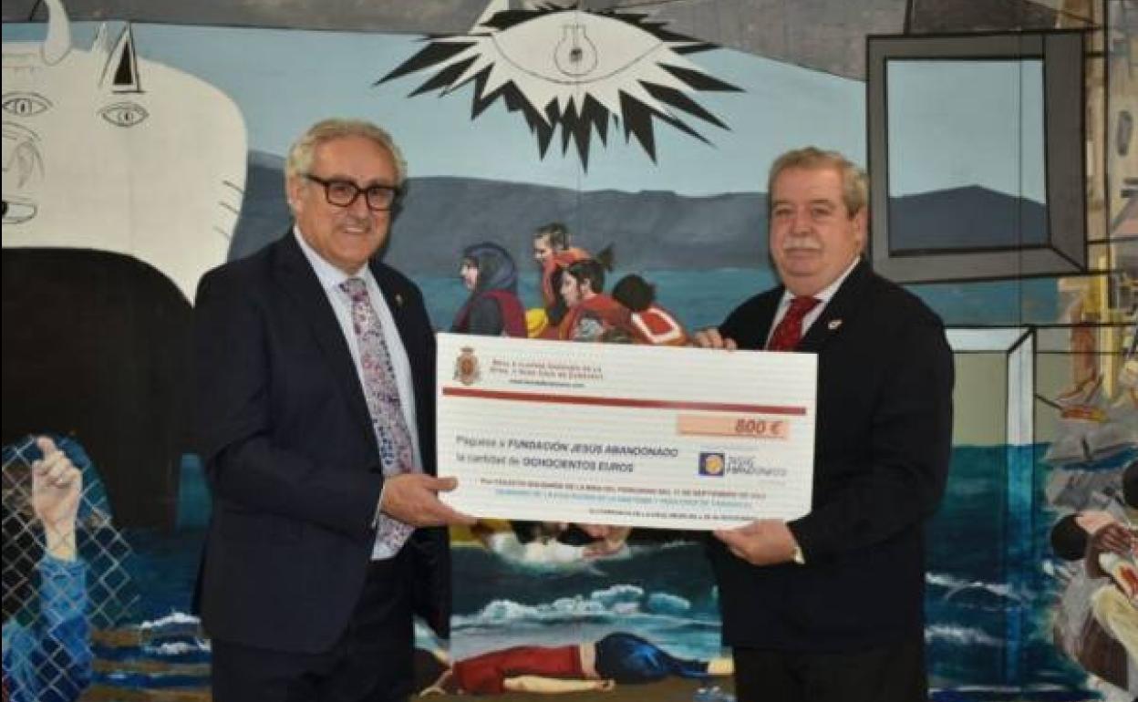 La Cofradía entrega a Jesús Abandonado la colecta especial de la ...