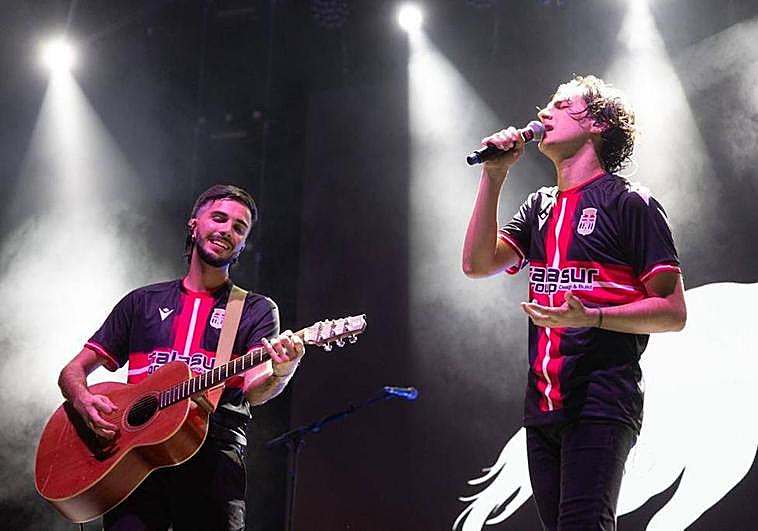 Arde Bogotá presenta en pleno concierto la nueva camiseta marítima | La ...