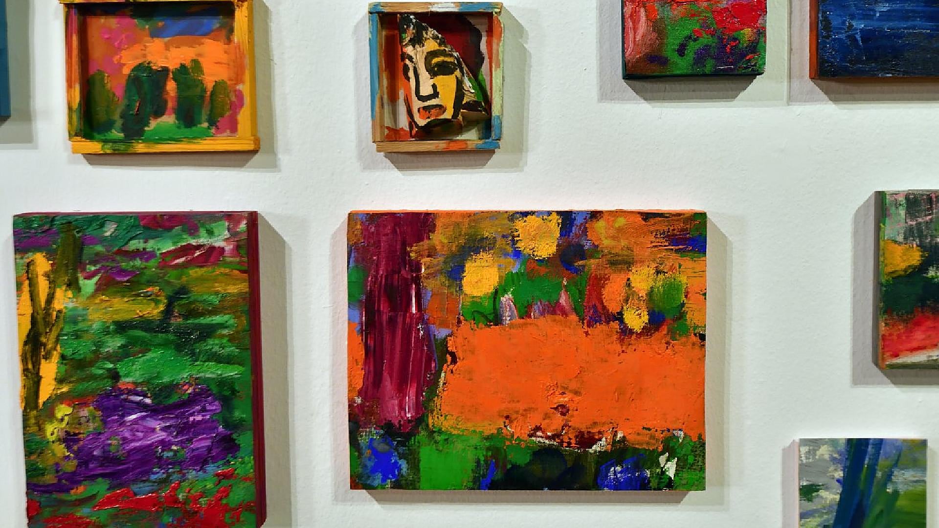 El jardín de color que Willy Ramos dedica a su mujer en el Almudí | La Verdad