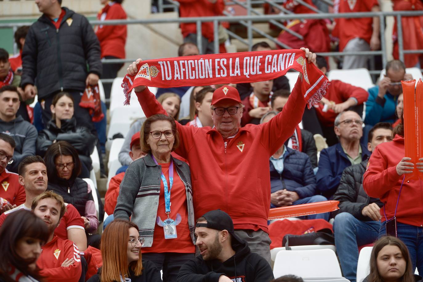 Las gradas del Enrique Roca en el partido del Real Murcia contra el ...