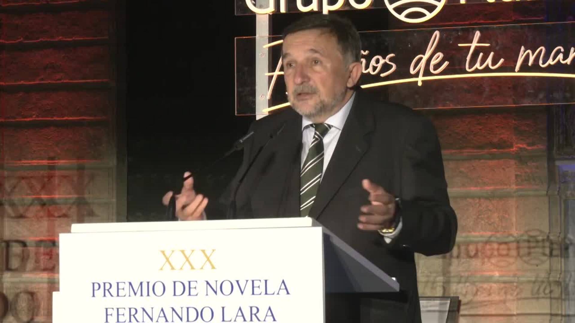 Sergio Vila-Sanjuán gana el Premio Fernando Lara por su novela 'Misterio en el barrio Gótico ...