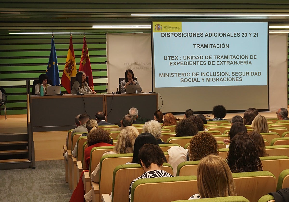 Guerra abierta entre el PP y la Delegación por la regularización tras ...