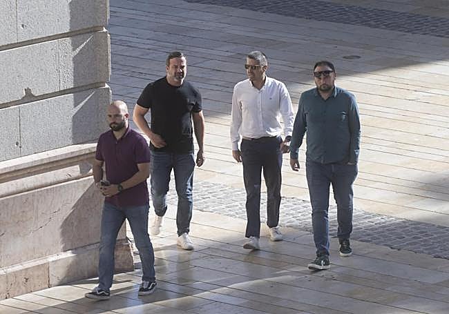Los exconcejales de Vox dan marcha atrás y cortocircuitan la moción de ...
