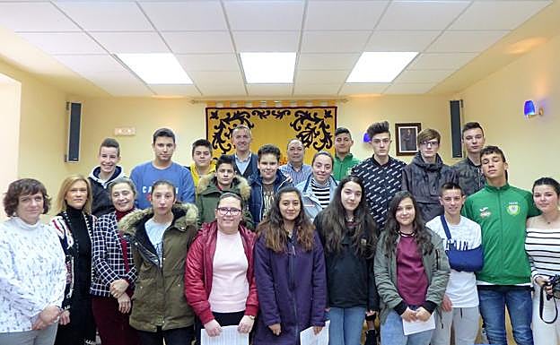 Alumnos del IES Ramiro II visitan el Ayuntamiento en el Día del Agua ...