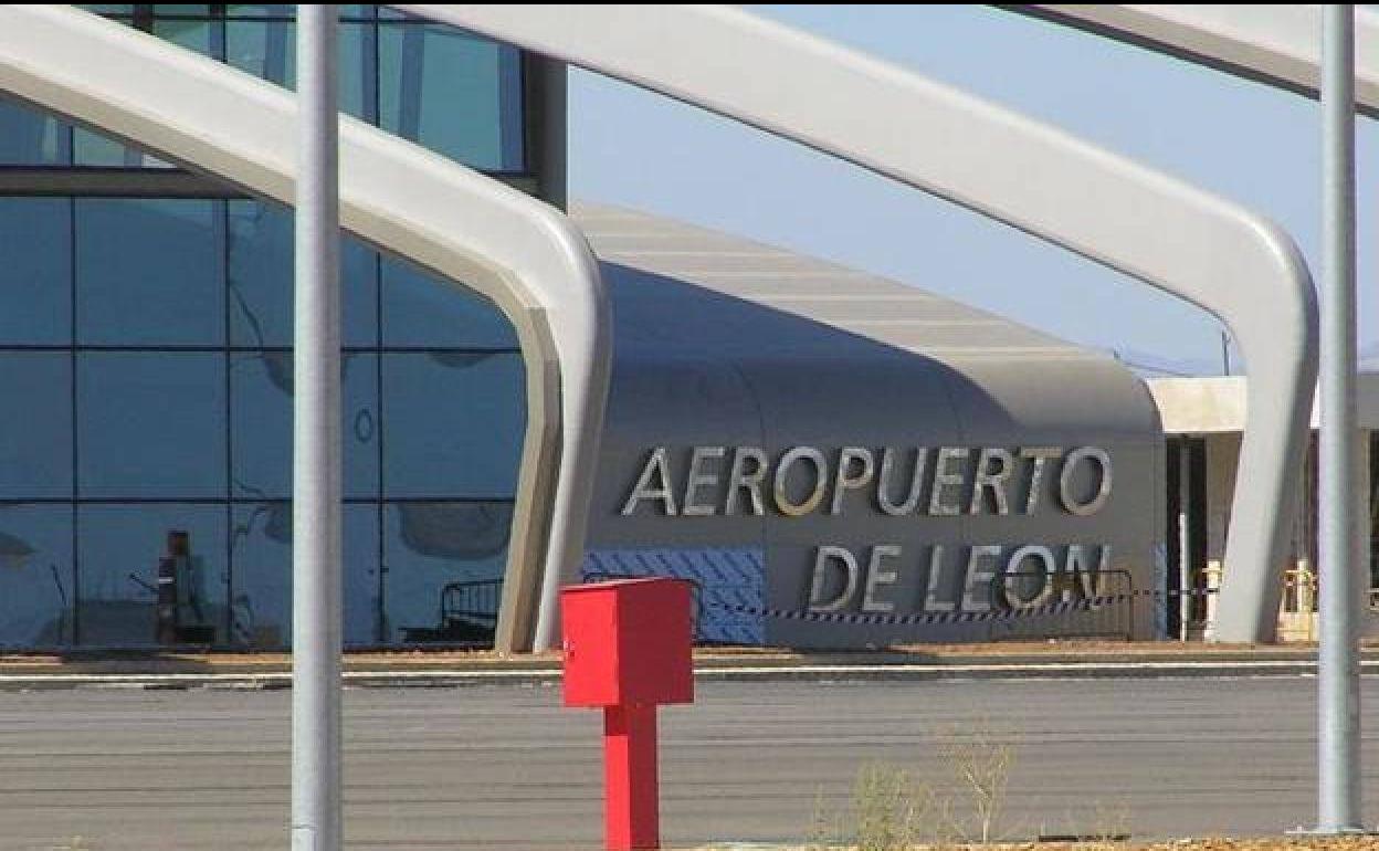 El Aeropuerto de León solo registra cuatro vuelos y 16 pasajeros en el ...