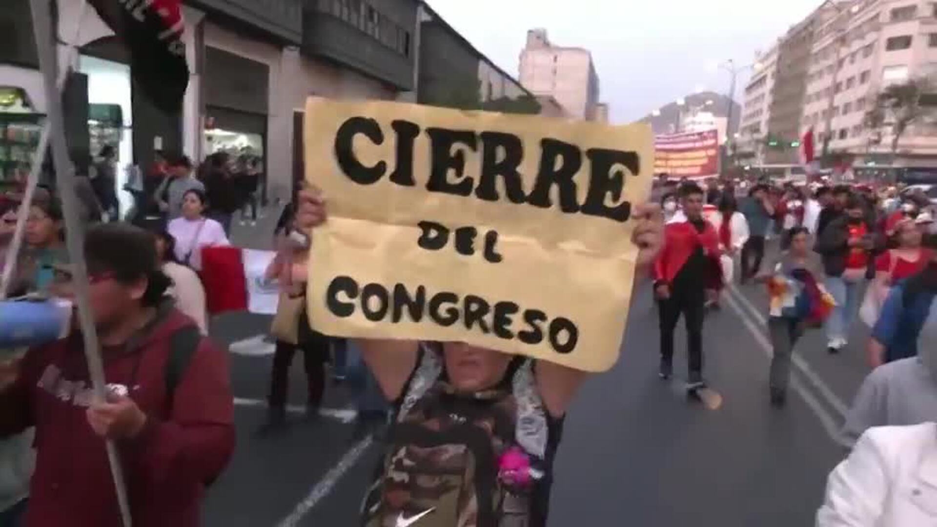 Miles de peruanos exigen en manifestación la libertad de Pedro Castillo | leonoticias.com