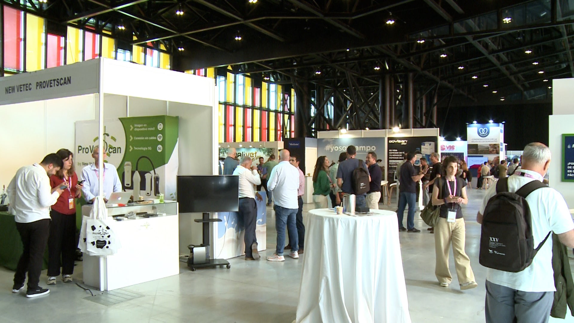 Un millar de personas analizan en León el futuro del bovino y la falta ...