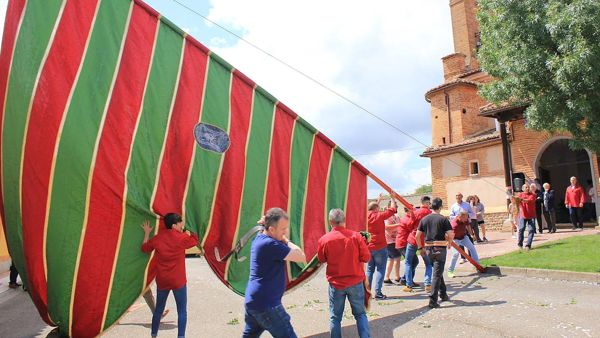 El pendón de Nuestra Señora del Camino vuelve a lucir con todo su ...