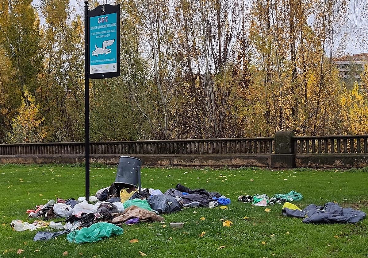 La zona ZEC de León reconvertida en zona ZER: Zona de Esparcimiento de Ropa | leonoticias.com