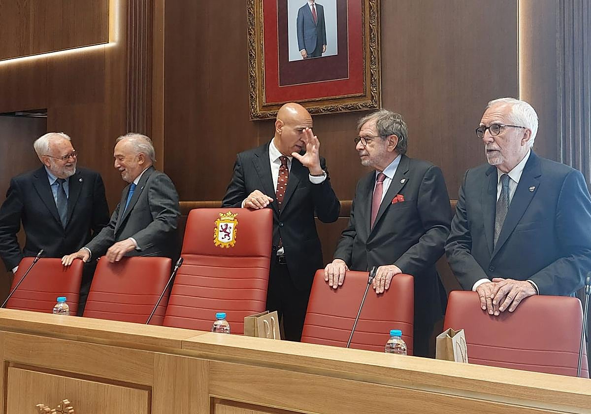 Sigue en directo un día histórico en León con el pleno de la RAE ...