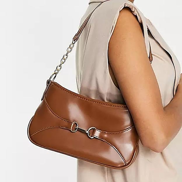 Los bolsos de color marrón que adoran las mujeres más elegantes porque ...
