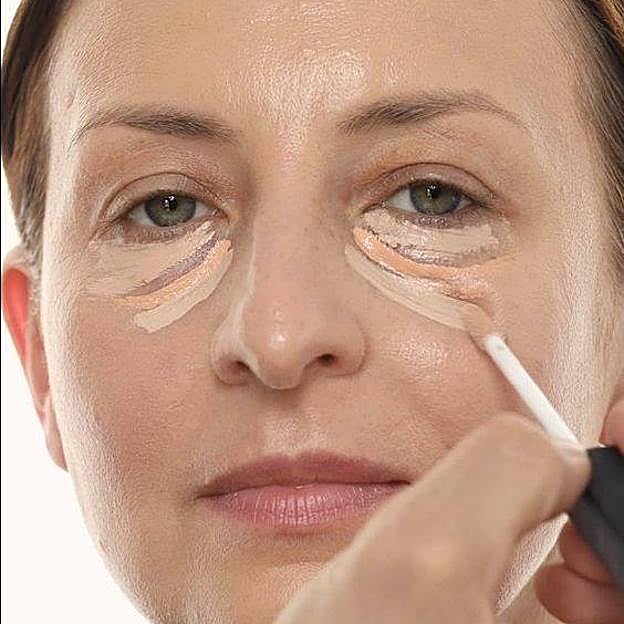Cómo usar el precorrector de ojeras para eliminar la mirada cansada ...