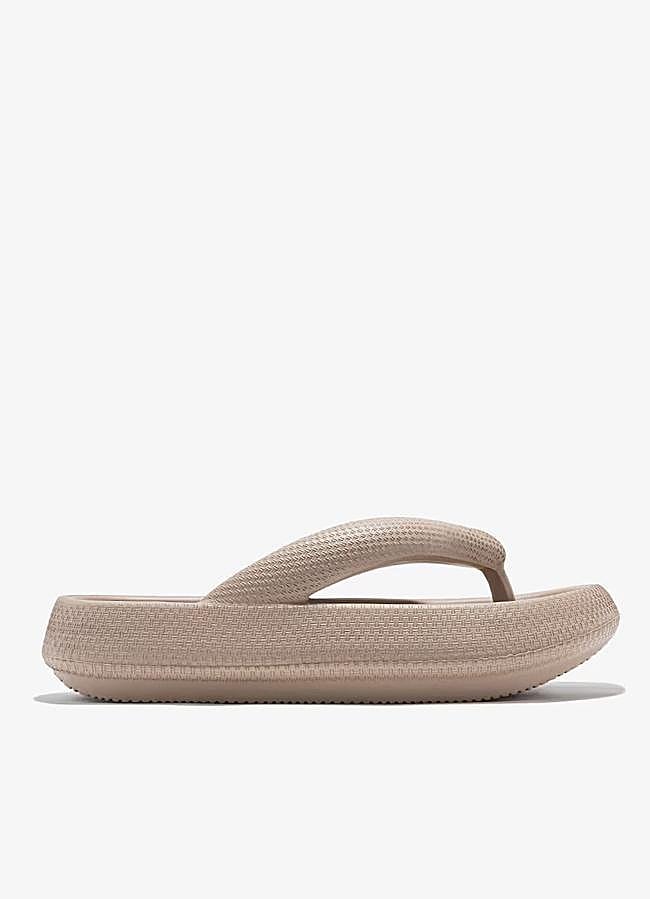 Seis chanclas de dedo para el día a día | Mujerhoy