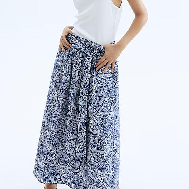 Las mejores faldas fluidas de verano para vestir a los 50 con estilo ...