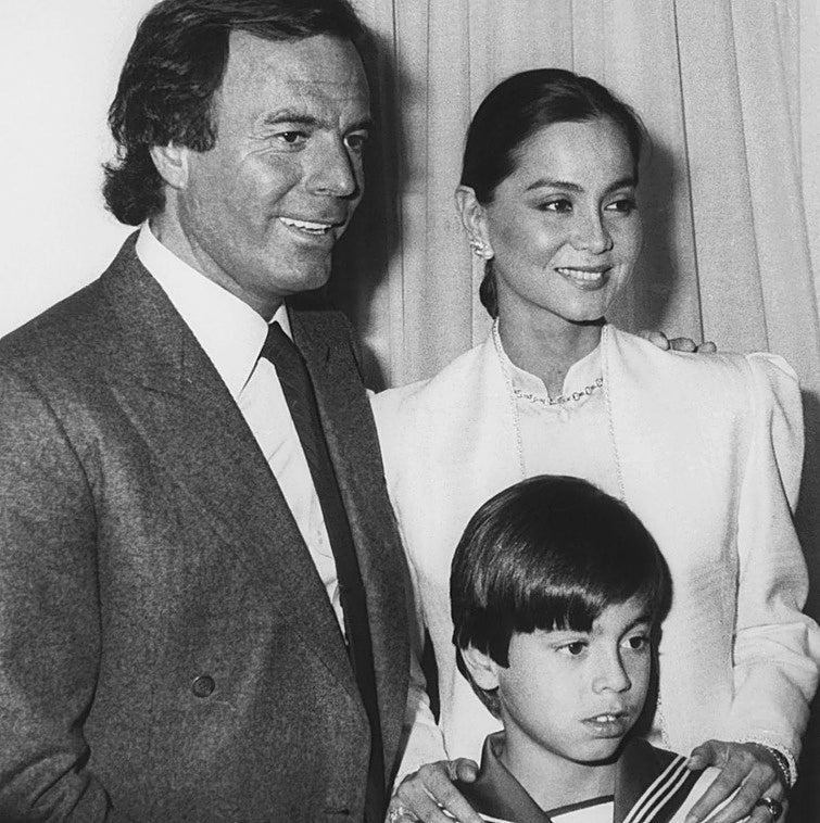 Isabel Preysler: «Julio Iglesias no se portó como un padre con Enrique ...