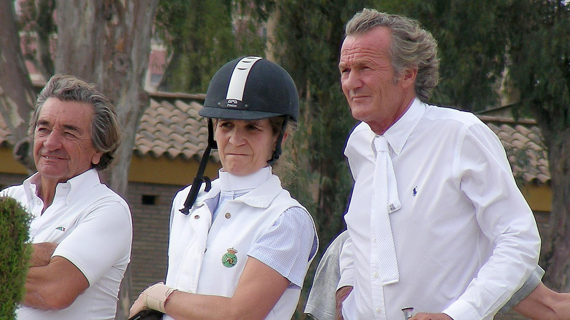 La escapada gourmet de la infanta Elena a Sevilla con su gran amigo ...