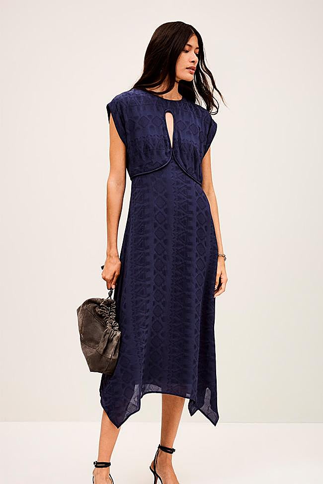 Los vestidos de fiesta de esta temporada serán en color azul marino ...