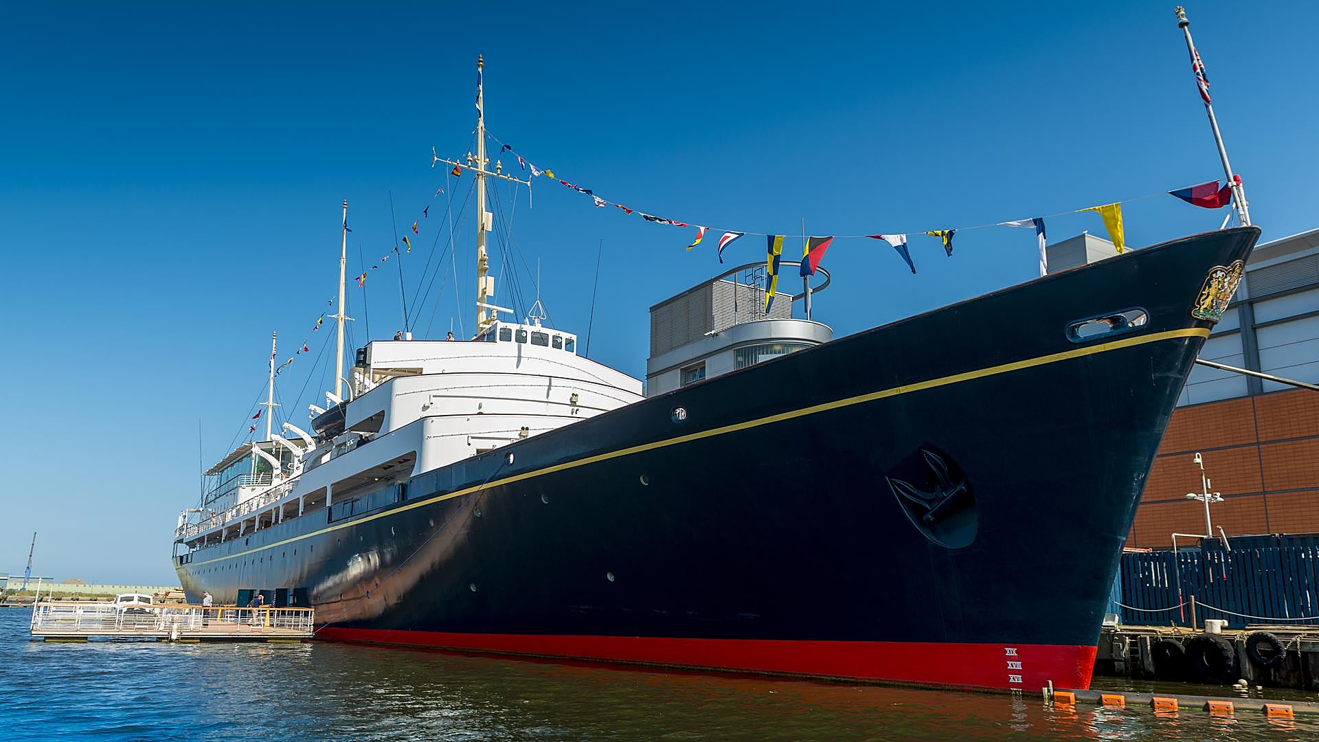 Visitamos el HMY Britannia: el barco con el que Isabel II viajó a 135 ...