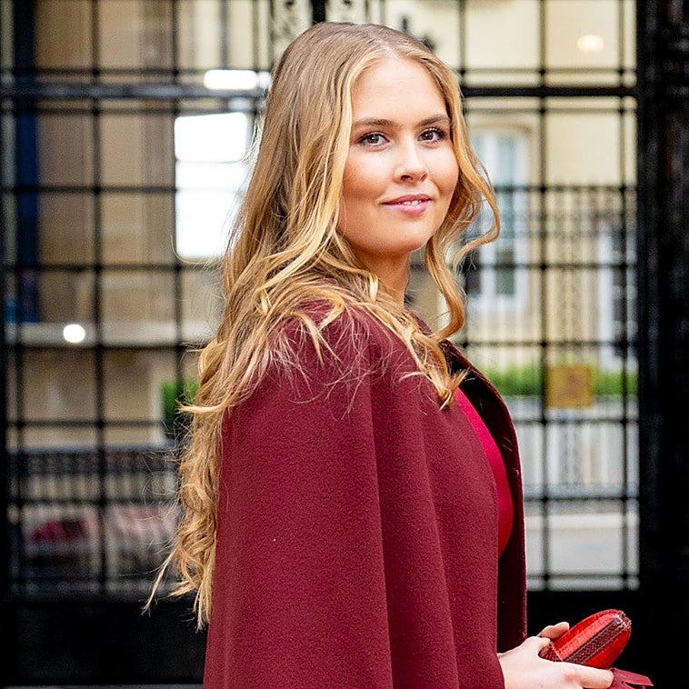 Amalia de Holanda felicita la Navidad con su vestido made in Spain ...