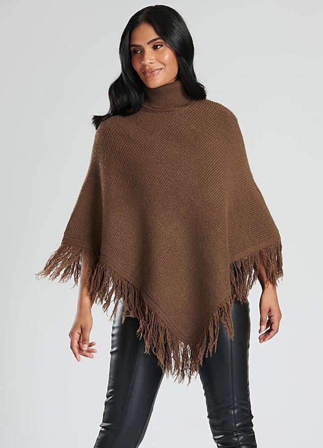 Los ponchos de flecos son la tendencia boho chic que conquista a las ...