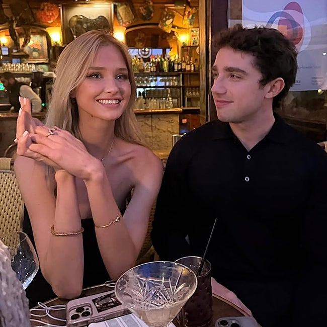 La historia de amor de una aristocrática influencer y el heredero de un ...