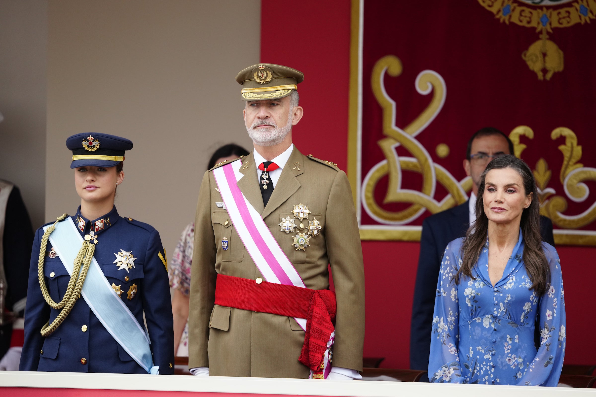 La princesa Leonor preside por primera vez junto a los reyes el Día de ...