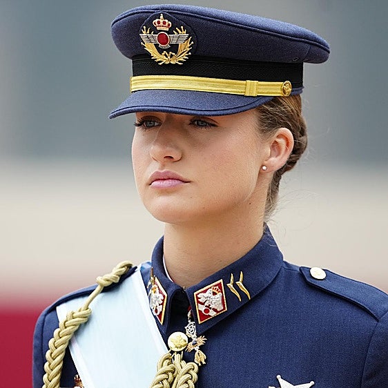 La princesa Leonor preside por primera vez junto a los reyes el Día de ...