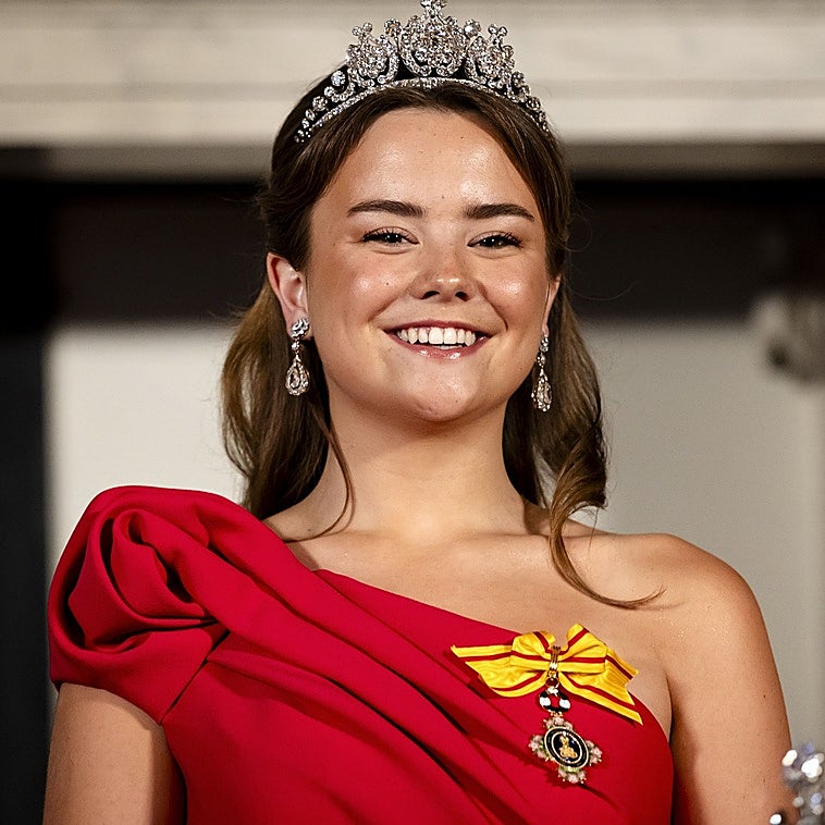 Ariane de Holanda debuta en una cena de gala y luce su primera tiara ...