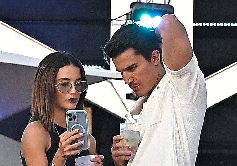 María Pedraza y Álex González rompen después de dos años juntos | El Correo