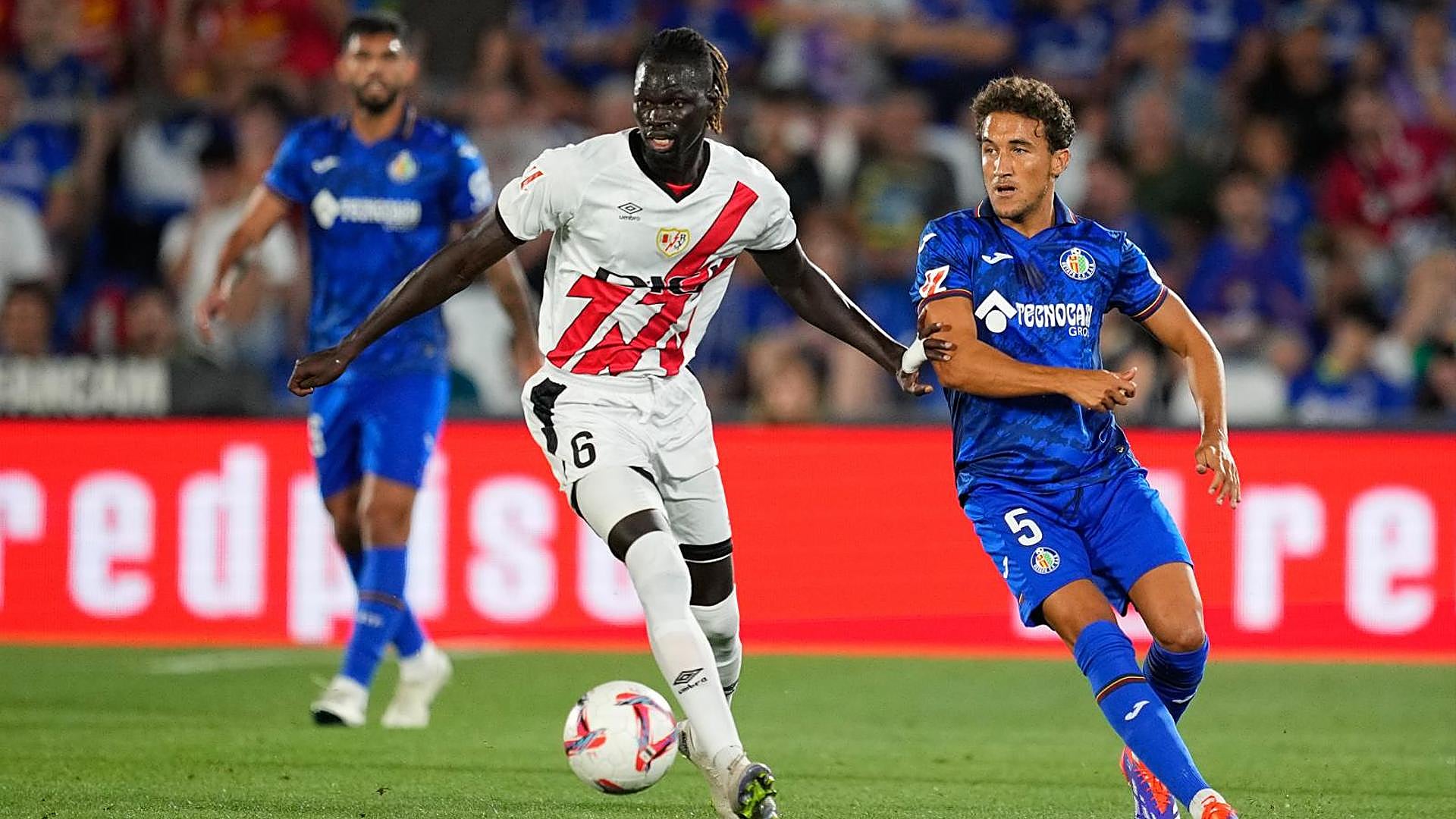 Insulso empate sin goles, y sin disparos a puerta, entre el Getafe y el ...