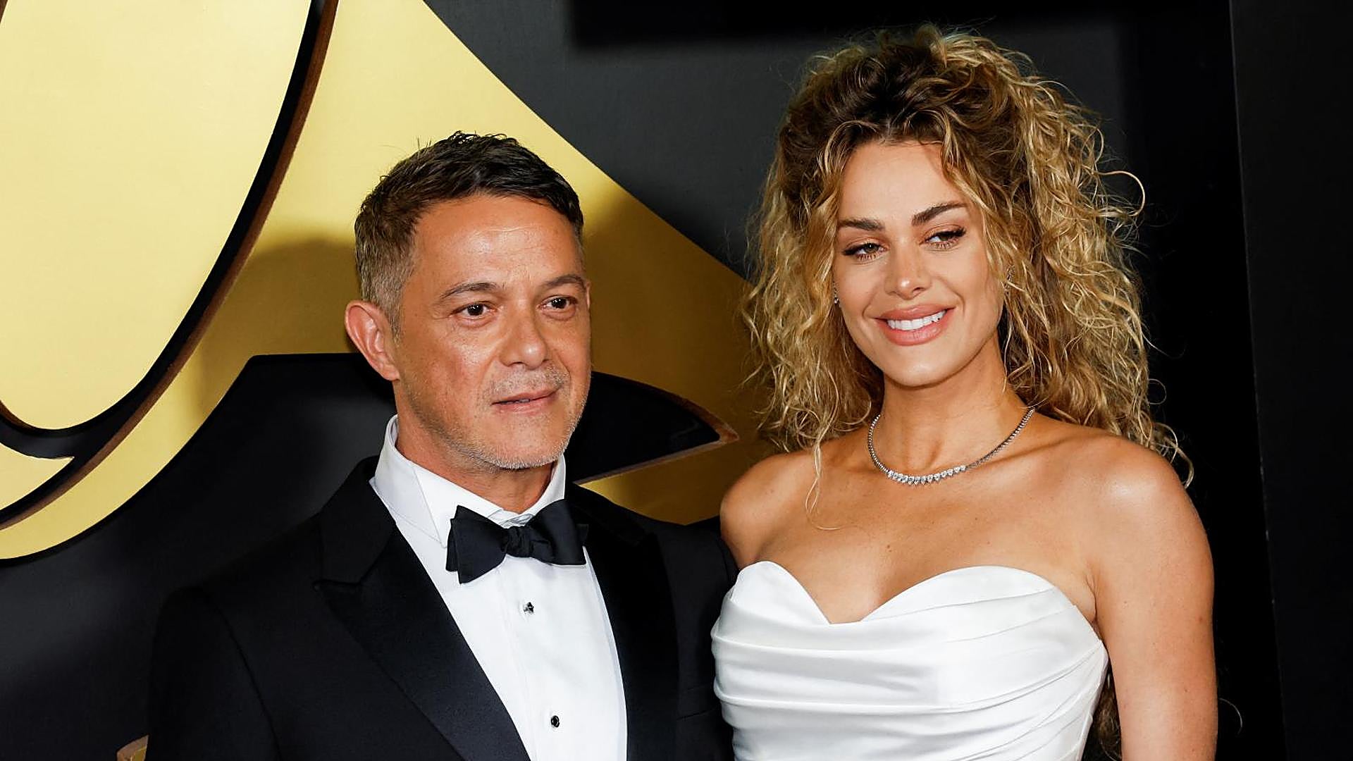 Alejandro Sanz y Candela Márquez posan juntos por primera vez y oficializan su relación | El Correo