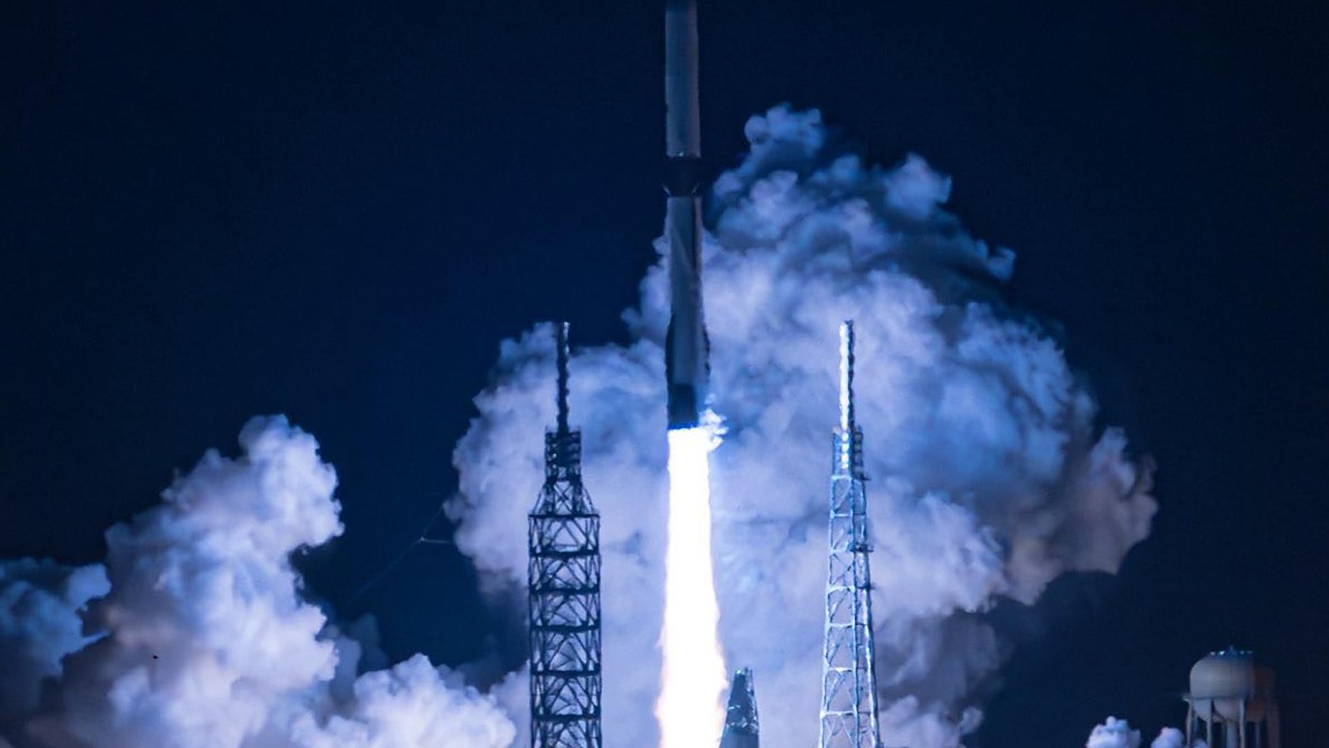 Bezos logra por fin lanzar su supercohete para competir con Musk ...