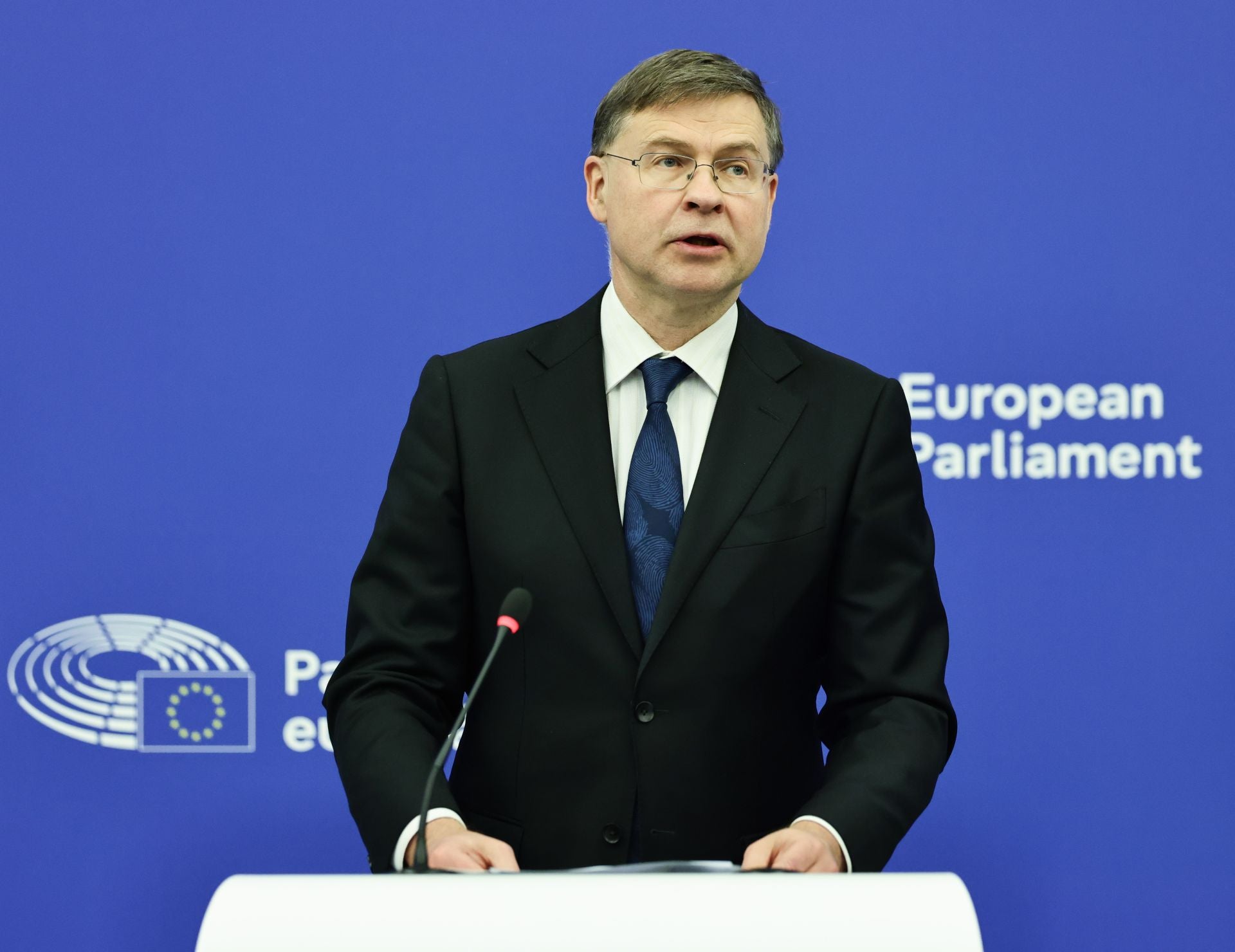 Bruselas redefine sus reglas sobre fusiones para crear 'campeones ...