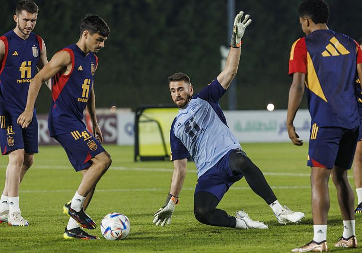 Gavi, De la Fuente's Surprise: In the Line-up After Three Years of ...