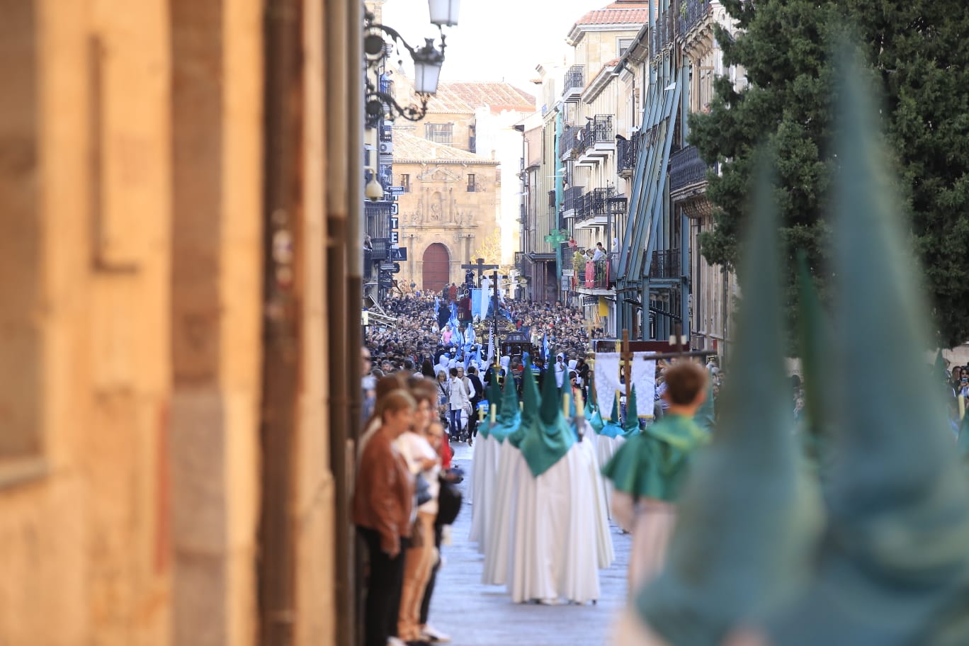 Viernes Santo multitudinario en un casco histórico abarrotado ...