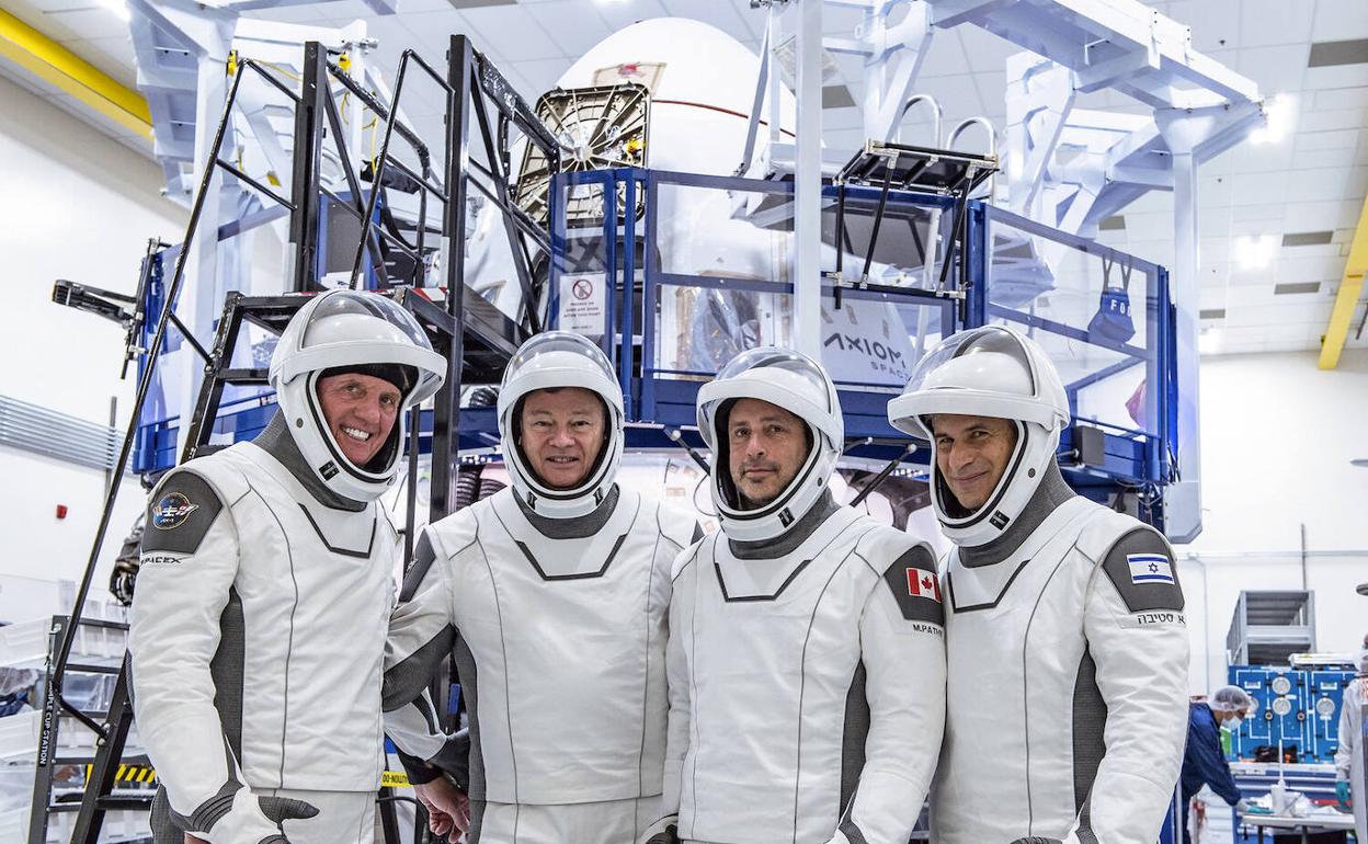 Watch as Spanish astronaut pilots first private space mission to the ...