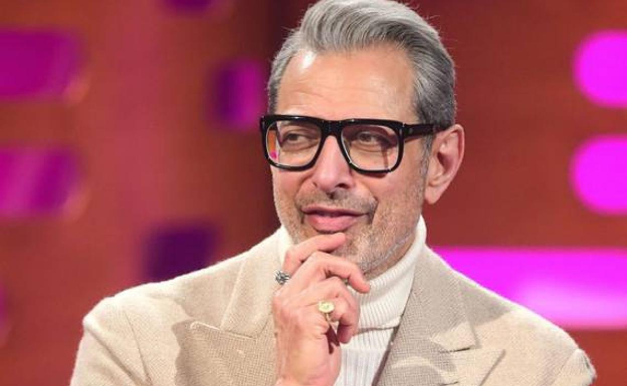Jeff Goldblum is filming Kaos in Malaga, replacing British actor Hugh ...