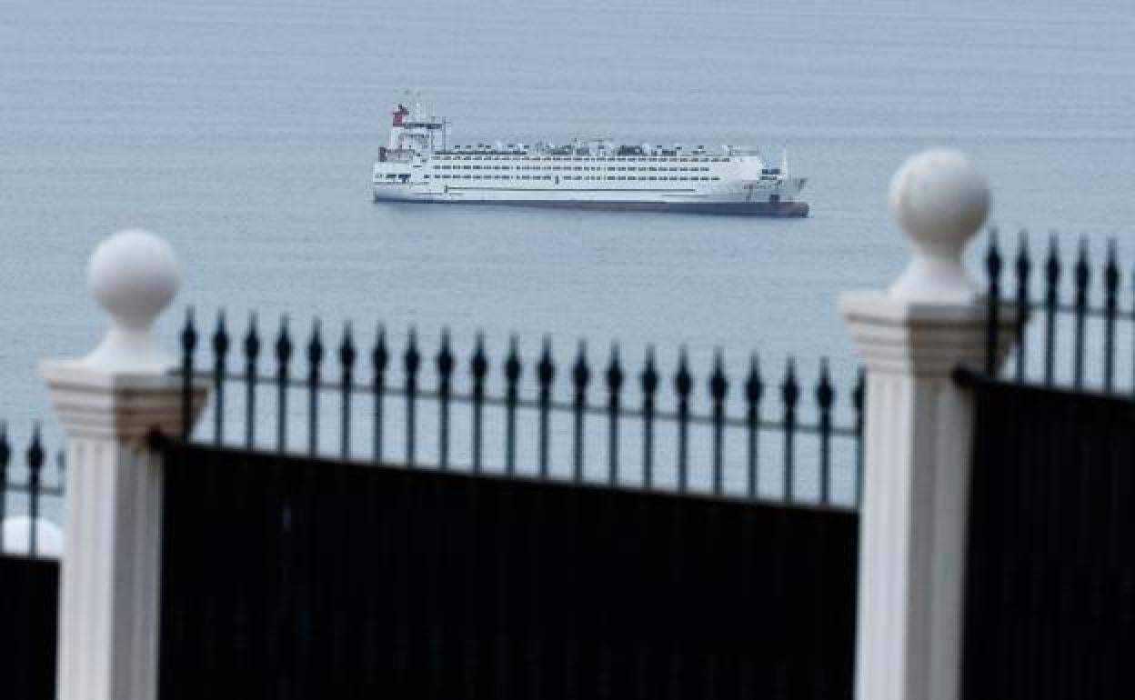 Why has a cargo ship spent all summer at anchor in Malaga bay? | Sur in ...