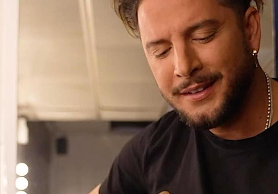 Watch as popular Spanish singer reveals his love for Malaga in a song ...