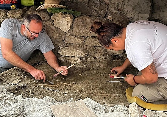 Archaeologists uncover first Roman tomb during excavation of Los ...